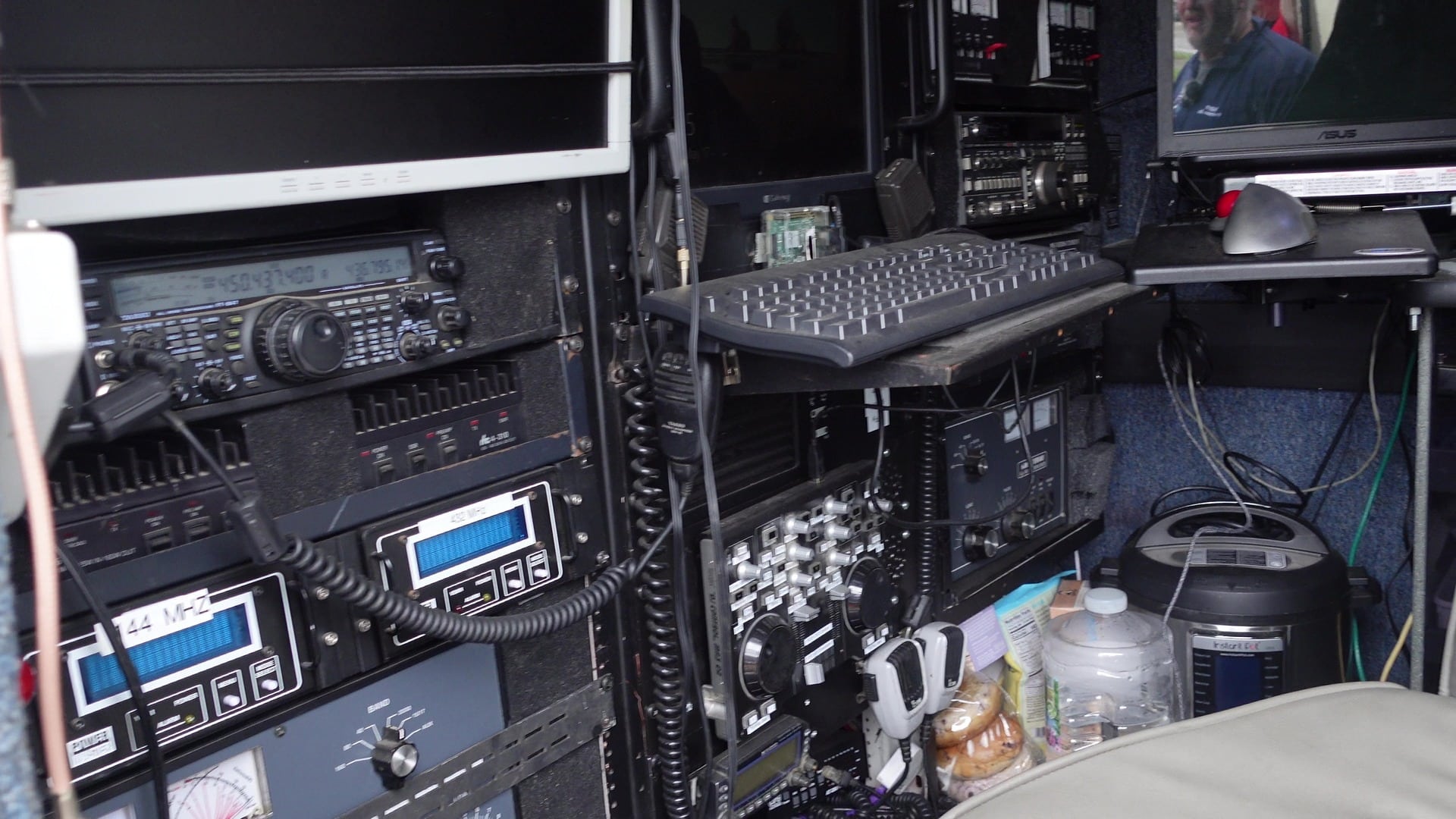 The Art of Mobile Operating: Chris' Mobile Radio Setup – Ham Radio Prep